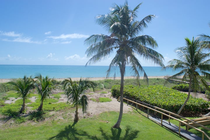 Entire Apart./condo (2br/2bt) Right On The Beach - Fort Pierce, FL