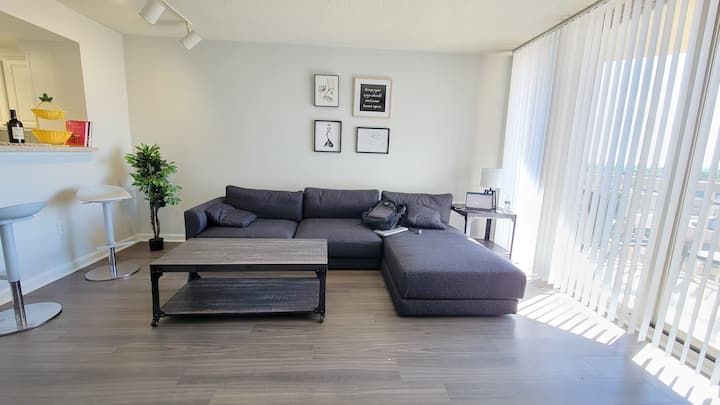 Lovely 1-bedroom Condo With Pool And City View - Arlington, VA
