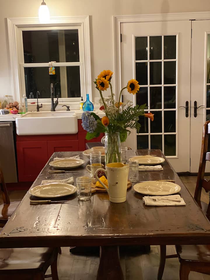 Charming Princeton 3-bedroom Short Walk Into Town - Princeton, NJ