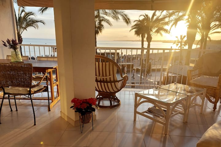 Frente Al Mar. - Costa Dorada (España)