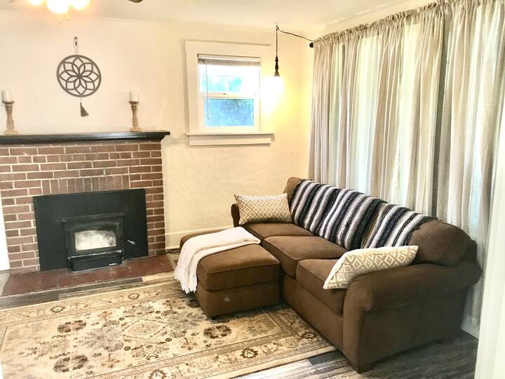 Lovely Three Bedroom With Large Yard, Garage/shop - Klamath Falls, OR