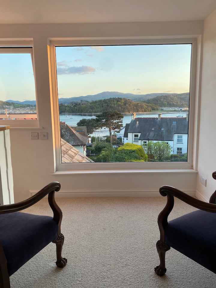 Stylish Coastal Home - Spectacular Views - Conwy