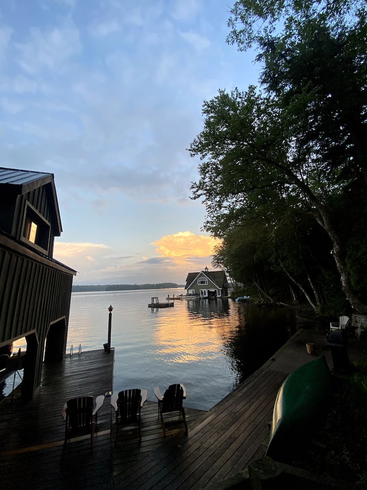 Quaint, Cute, Traditional Cottage And Boathouse - Muskoka