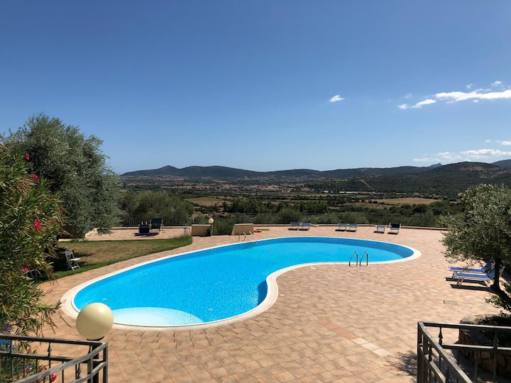 Comodo Appartamento Con Giardino E Piscina - Budoni