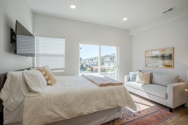 *No Chores* Mountain View Studio Apartment - Timpanogos Cave National Monument