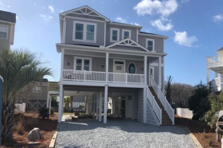 New In 22 4 Br 5 Ba House, Steps From Beach - Sunset Beach, NC