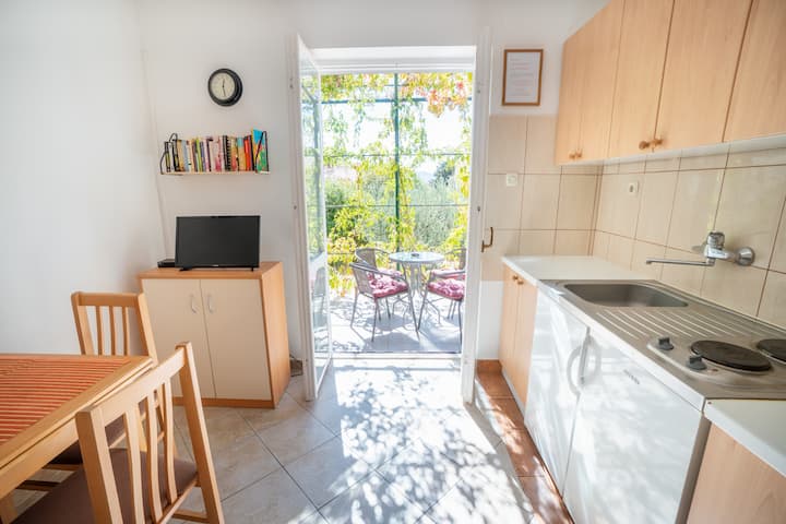 Cozy 1 Bedroom Apt/terrace/garden - Bol