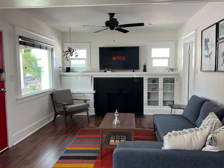 Handcrafted Bungalow In The Heart Of Long Beach - Long Beach, CA