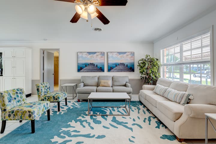 Pool House, Golf, Fishing & Fun - Sleeps 9 - Englewood, FL