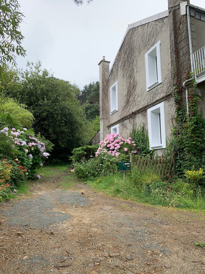 Adorable Chambre D'hôte "Ker Uhel" Vue Hortensias - Plougasnou