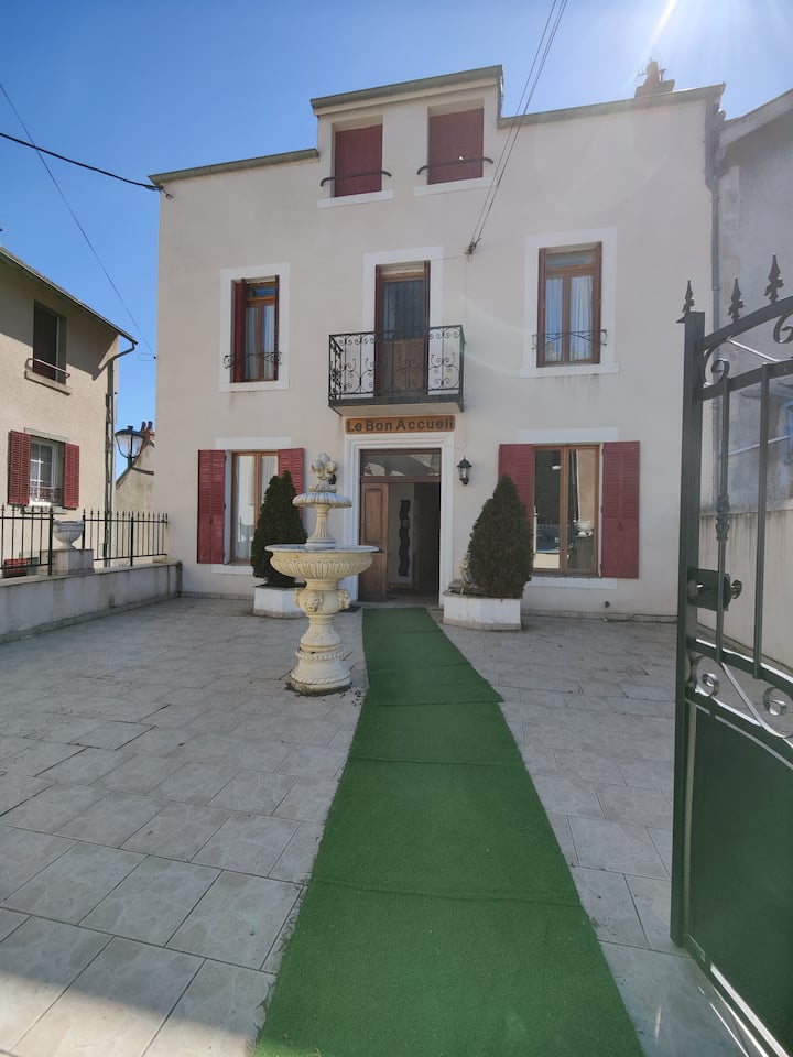 Résidence Spacieuse Au Cœur De Saint Nectaire Haut - Murol