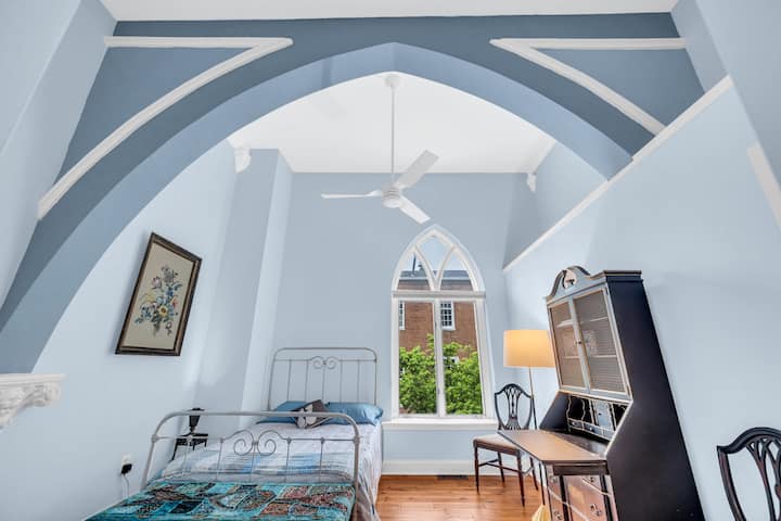 The Sanctuary: 2 Bedroom Condo Near Camden Yards - Baltimore, MD