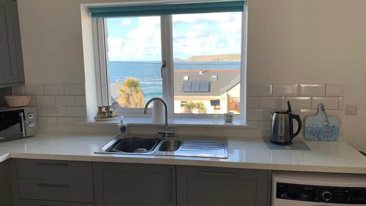 3 Bedrooms, Splendid Sea View, Sleeps 6. - Sennen Cove