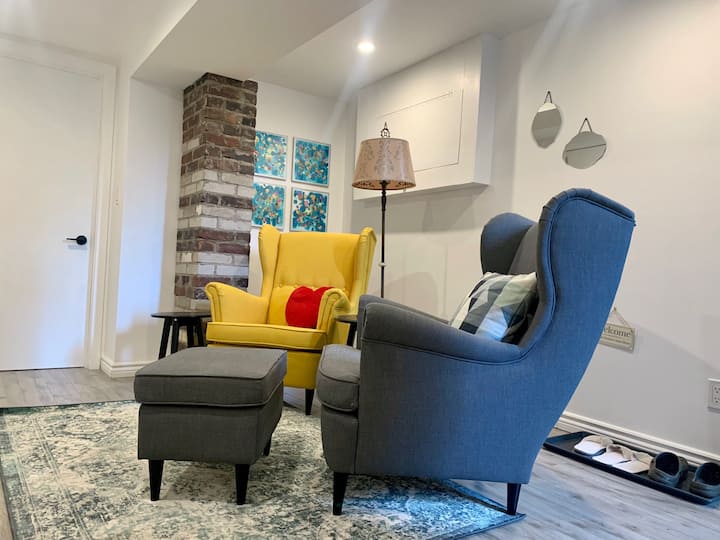 Comfy Renovated Private Suite, Prime Location - Toronto