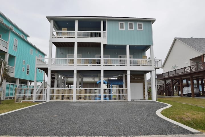 Beach Hanson
5 Bedroom Home With Private Pool - Crystal Beach, TX