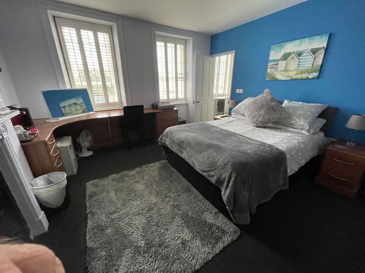 St Aubins En-suite Room, Sea Views, Private House - Jersey