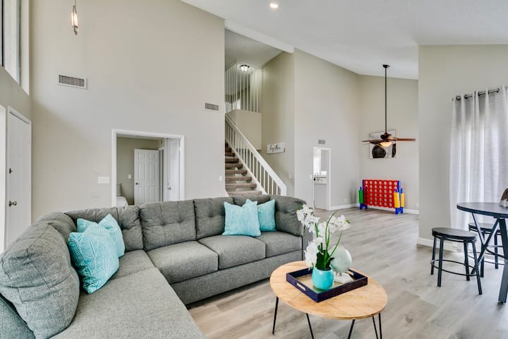 Delightful 4 Br Pool House With Hot Tub - Las Vegas, NV