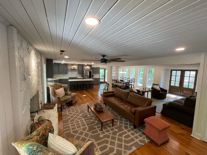 White Deer Lodge On Lake Lanier, Dogs Welcome! - Lake Lanier, GA