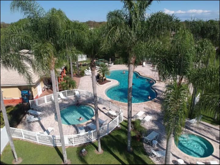 Cheerful 3 Bedroom, 2 Bath Home With Heated Pools - Lake Kissimmee State Park, Lake Wales