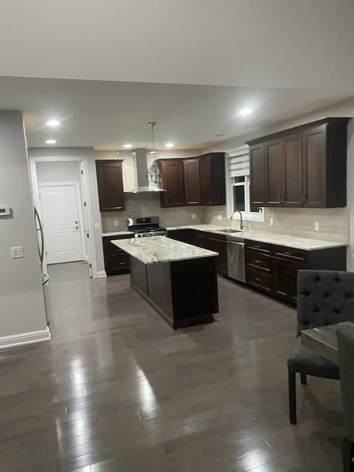 Fabulous 3 Bedroom 3.5 Bathrooms In Northville, Mi - Farmington Hills, MI