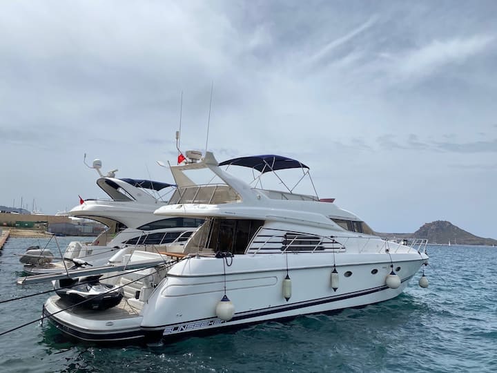 Motor Yacht Charter - Göcek