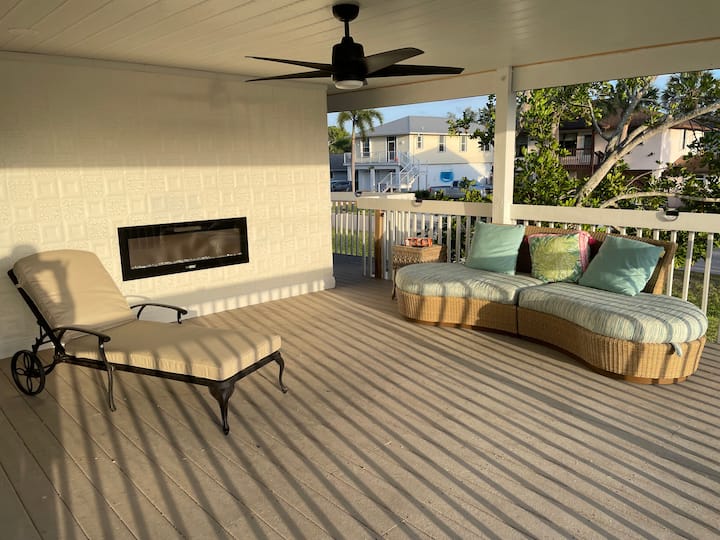 Amazing Home W Canal Views, A Mile From The Beach! - Bonita Springs, FL
