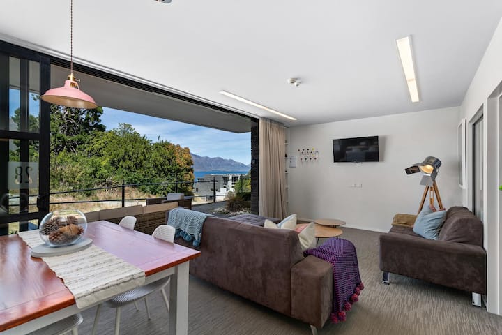 Lovely Panorama Central 2 Bedroom Apartment - Queenstown