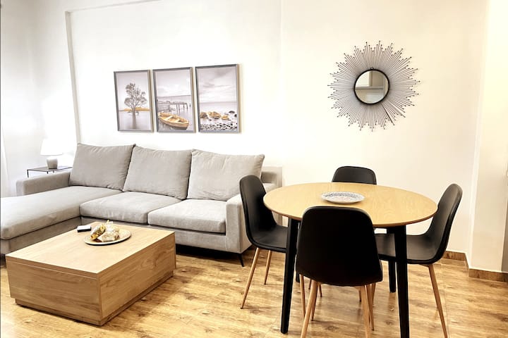 Boulevard Bliss: Central Retreat - Tirana