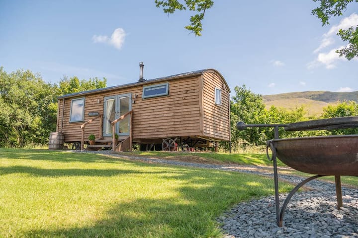 The Stag, A Bespoke Lake District Cabin & Hottub - Glenridding