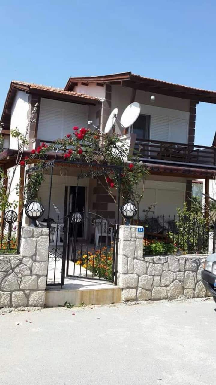 Site Içerisinde Sosyal Tesisleri Olan Güzel Site - Çeşme