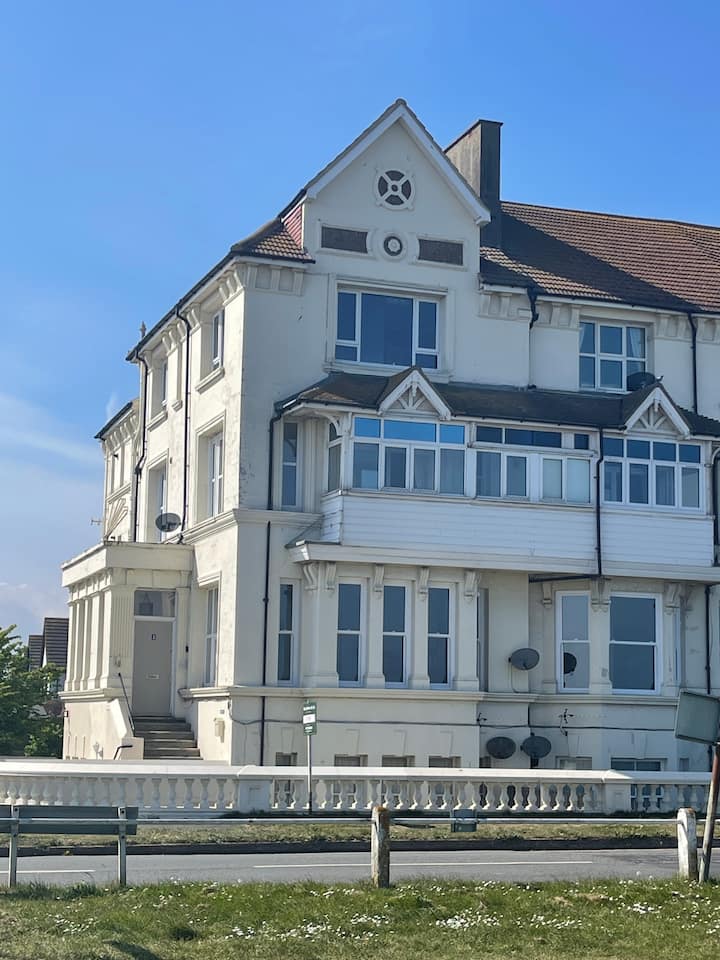 2 Bedroom Apartment With Uninterrupted Sea Views! - Dungeness