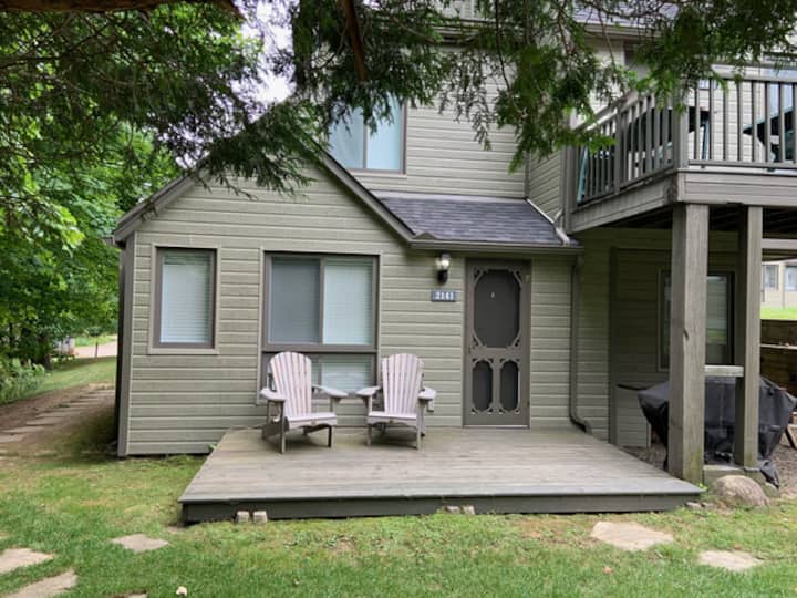 2 Mins From Ski Lift, Chalet With Free Parking. - Mont-Tremblant