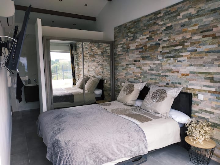 Magnifique Suite Privée Avec Vue, Tv, Clim - Marseille