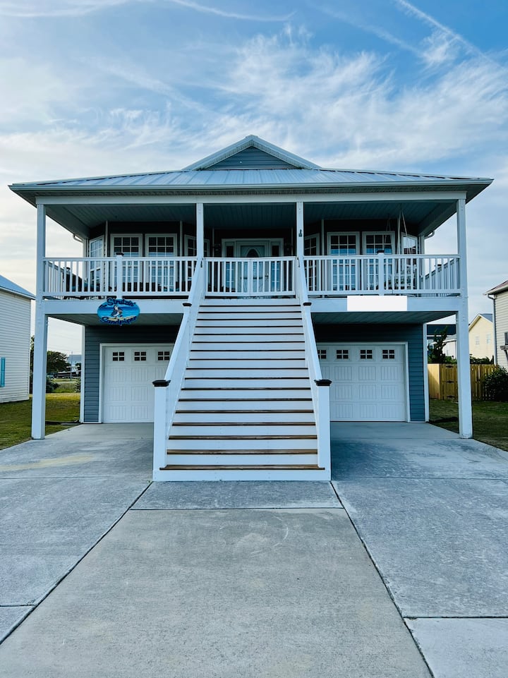 Strutzin' Sandpiper: 4-min Walk To Beach + Linens - Surf City, NC