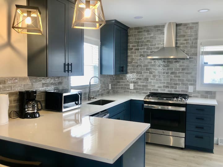 Beachwood Cottage - Walk To Lake Mi - New Remodel - Muskegon, MI