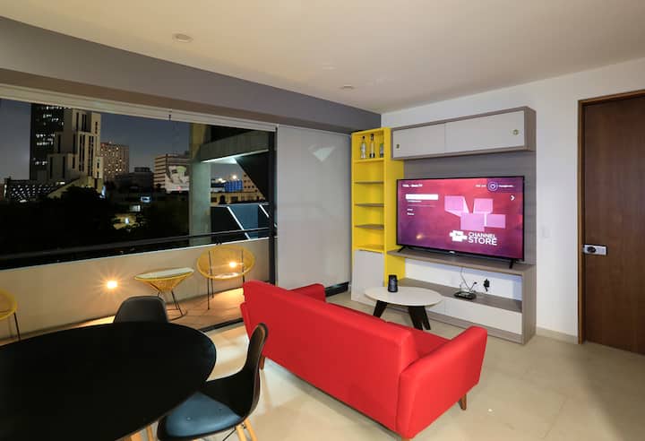 Espectacular A Una Calle De Paseo De La Reforma - Mexico City