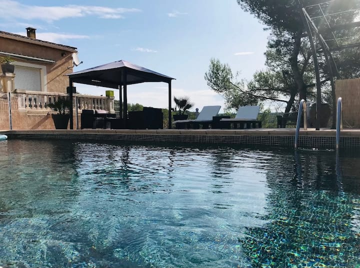 Villa 8 Pers Ou
Villa + Appart 12pers
Avec Piscine - Nîmes