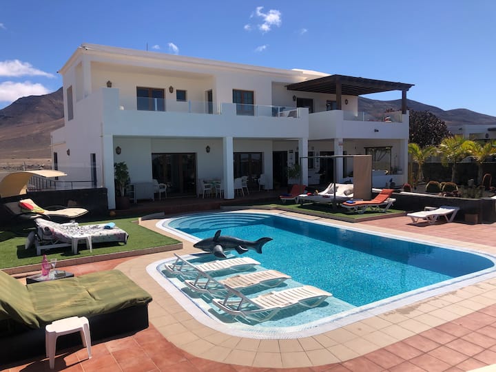 Stunning 5 Star Villa- 5 Mins Village Beach Marina - Playa Blanca, Spanien