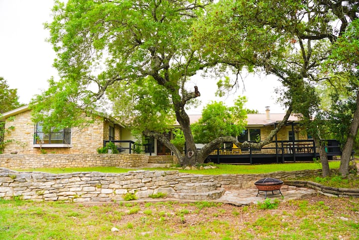 The Oak House - Home Away From Home - Wimberley, TX