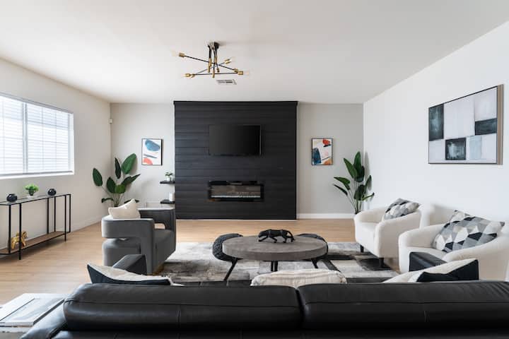 Modern 4-bedroom Villa With Pool - Henderson, NV