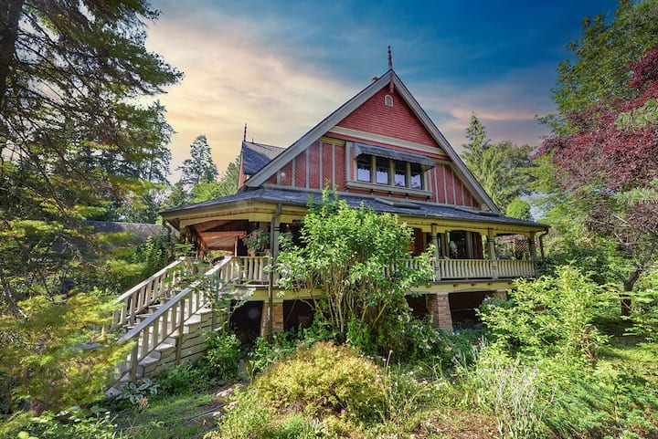 Hummingbird Gardens B&b
Rufous Room - Chemainus