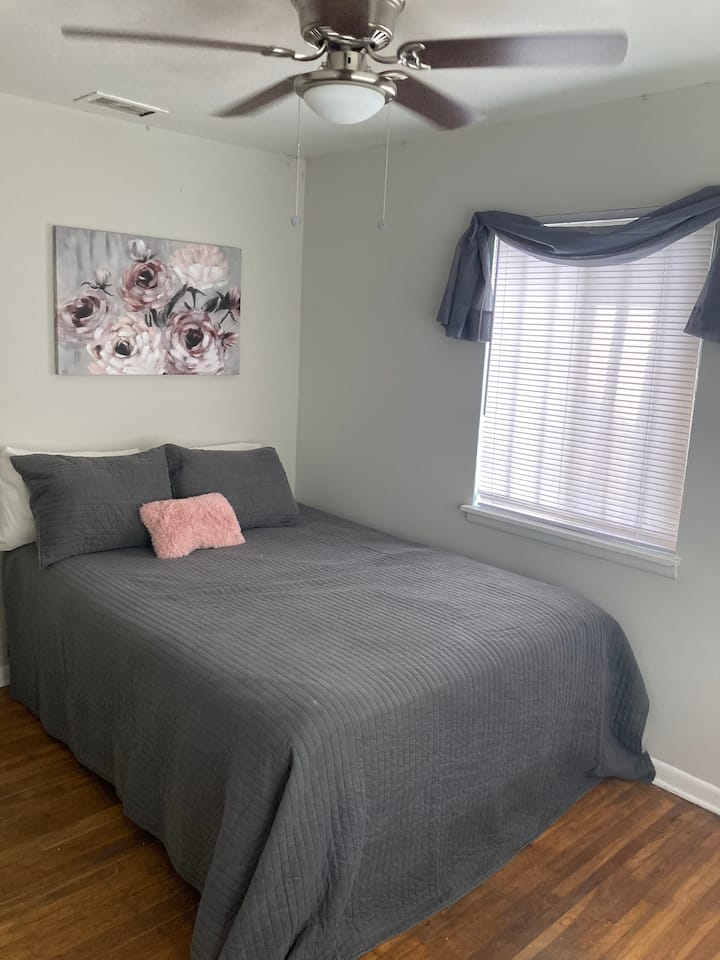Cozy And Quaint 3 Bedroom Home In The Magic City! - Birmingham, AL