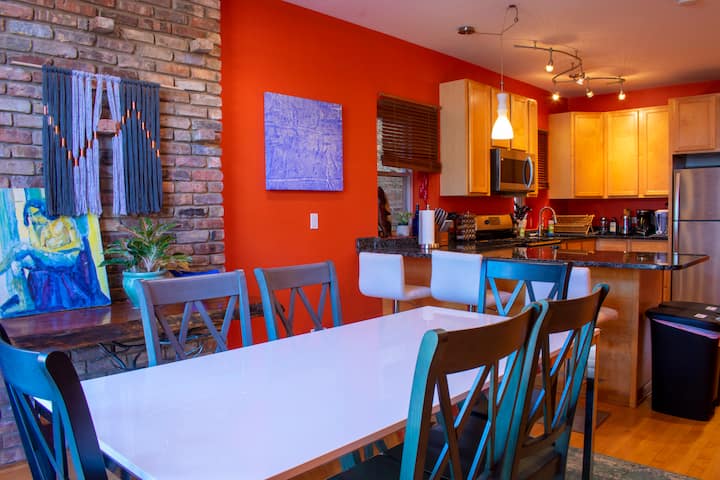 Spacious Lincoln Park 3br/2ba + Roof Deck - Chicago, IL