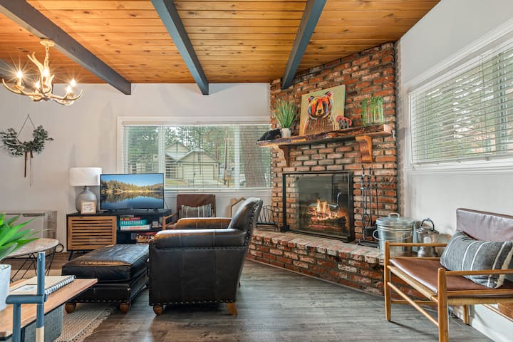 Bruno's Chic Bungalow: Walk 2 Village & Lake - Big Bear Lake, CA