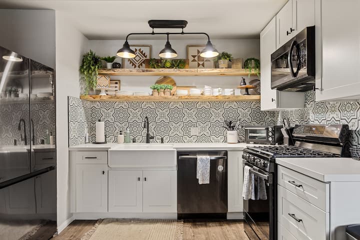 Bruno's Winter Chic Bungalow Walk 2 Village & Lake - Big Bear Lake, CA