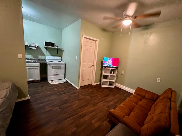Apartment Close To Downtown! - Odessa, TX