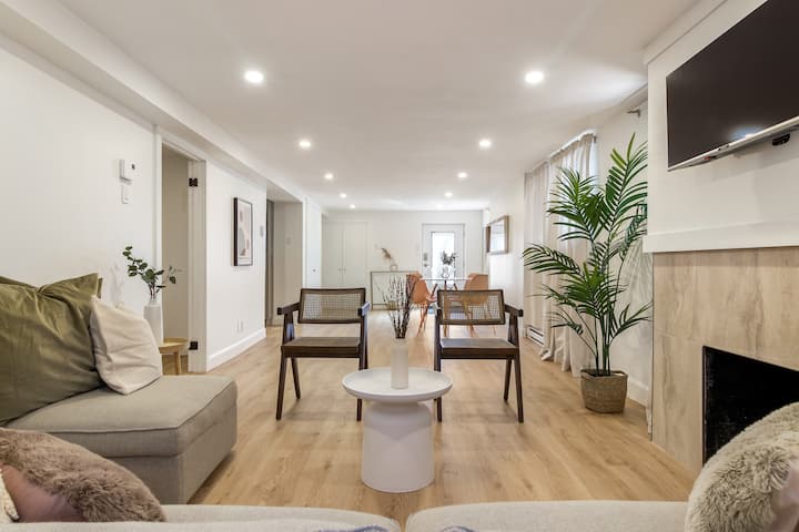 Calm 2 Bedroom With Private Parking - 몬트리올
