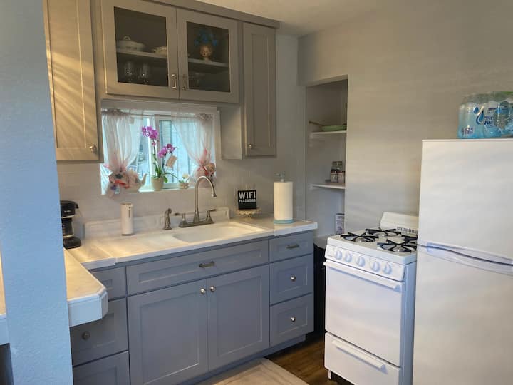 Alta Vista 4 Adorable Bedroom Suit. - San Antonio, TX