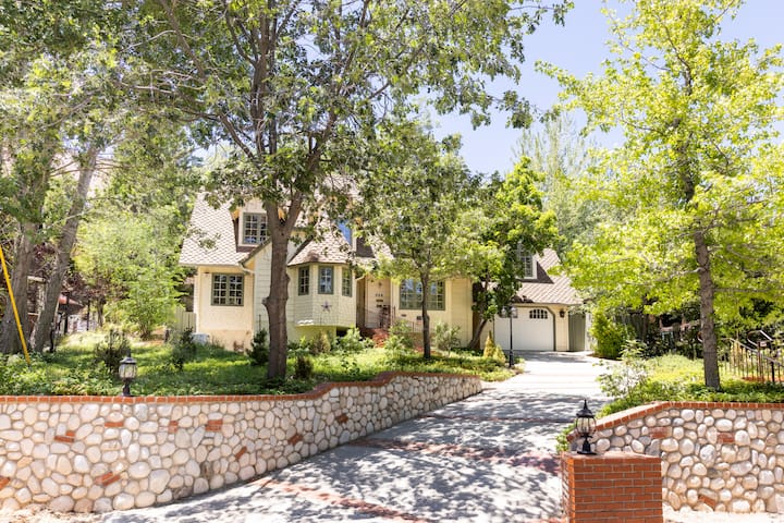 Spacious 4 Bdrm Cabin Hottub Near Lake Ucla Center - Lake Gregory Regional Park, CA