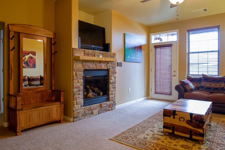 Super Cozy & Comfortable Condo In Granby Ranch - Granby, CO